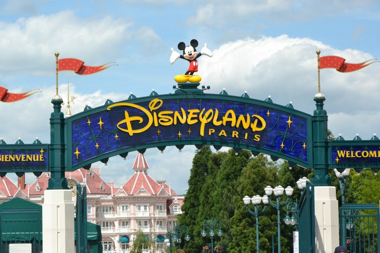 Is there a Disney World or Disneyland in England or the UK? (2020 ...